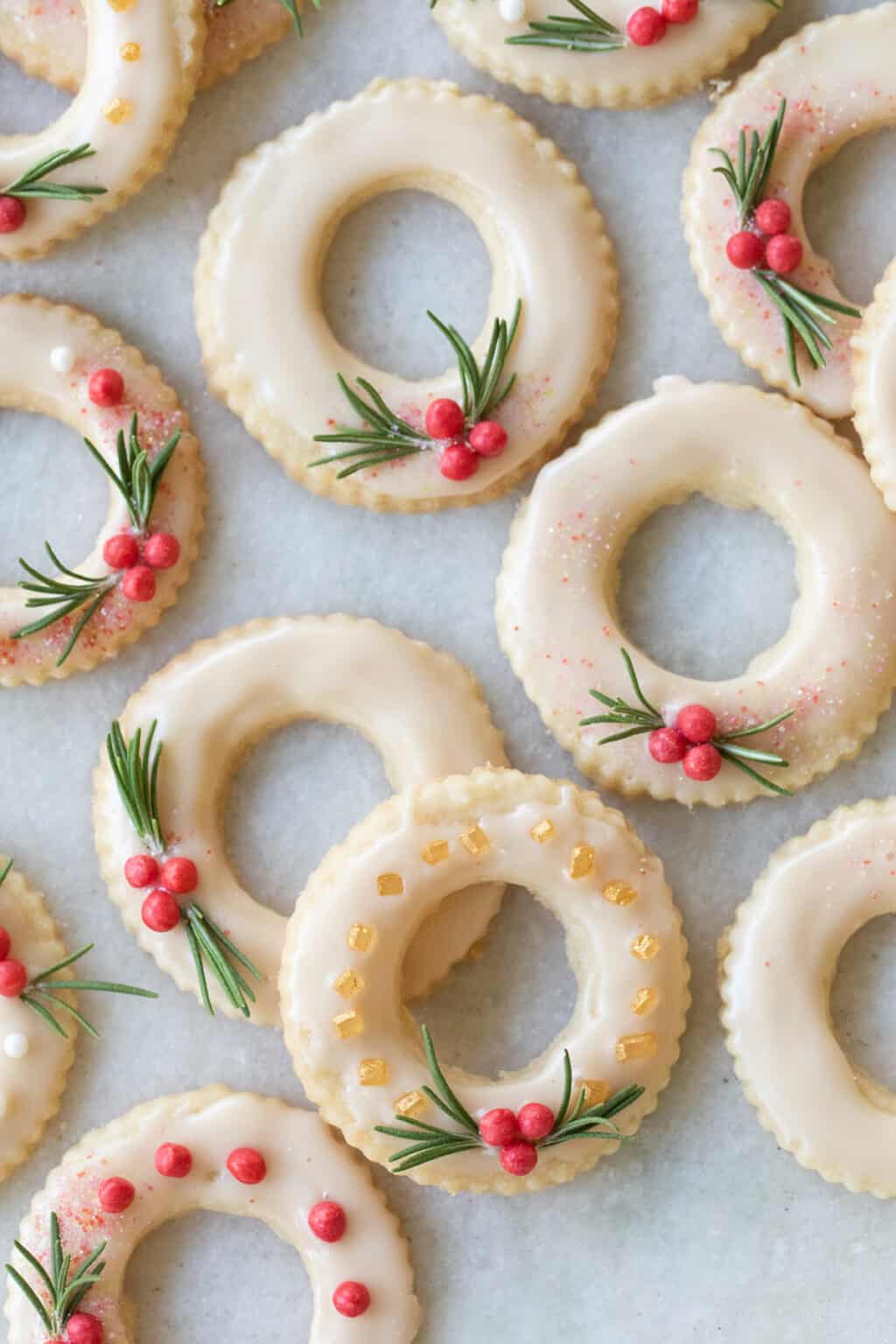 Christmas Wreath Cookies - Sugar and Charm