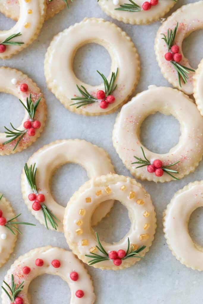Christmas Wreath Cookies - Sugar and Charm